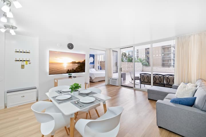 Huge Patio | Modern | Washer | Free Park | 5'beach - Honolulu, HI