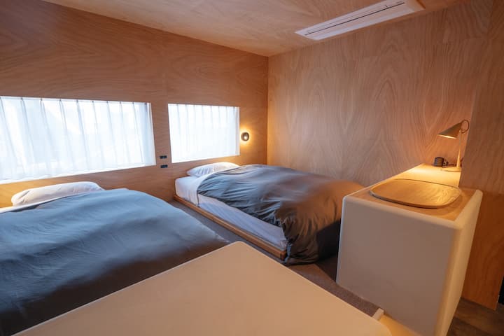 Room 102 - 도나미시