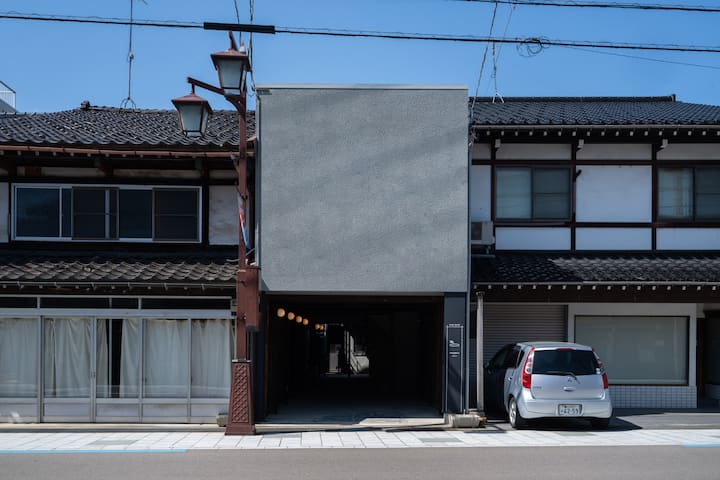 Room 102 - 砺波市