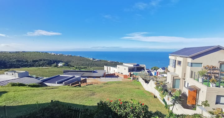 Bellablues Holiday Home. Herolds Bay, South Africa - Herolds Bay