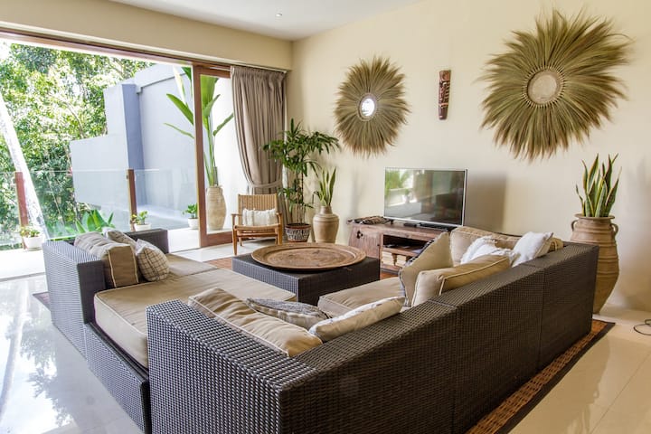 Beautiful Cliff-side Jungle Villa - Ubud