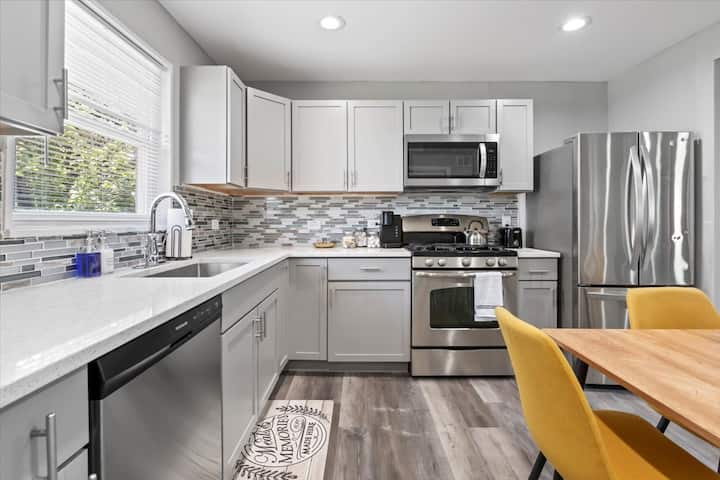 Relaxing Lake Zurich 3br + Patio | Lcp Collection - Barrington, IL