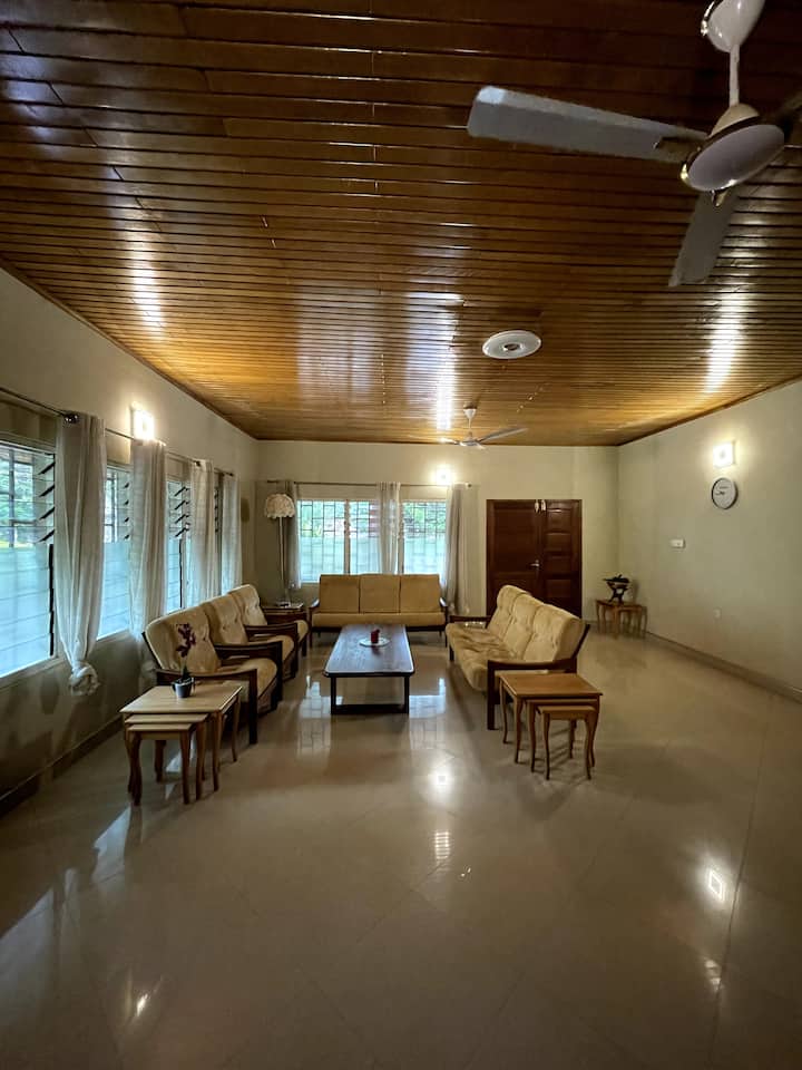 Alice's Wonderland: Ferienhaus Mit Gartenanlage - Ghana