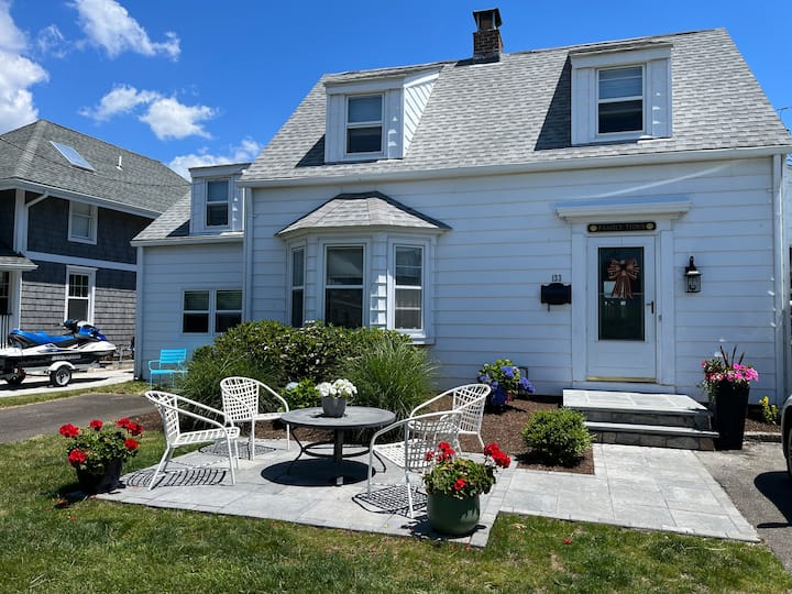 Laurel Beach Classic Cape, Xmas At The Beach! - Milford, CT