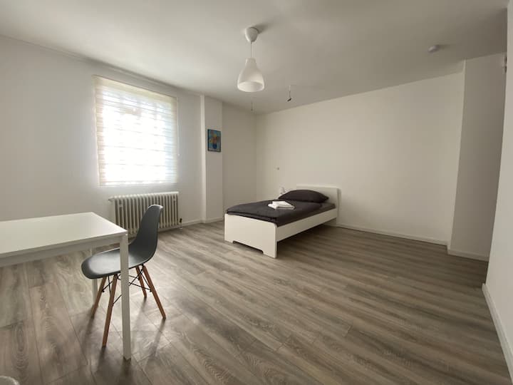 Apartment Mit 5 Schlafzimmer Küche U. Bad - Rastatt
