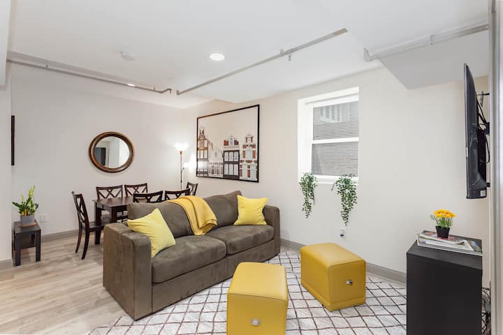 Fells Point Oasis! 2-br Condo Near Inner Harbor - Baltimore, MD