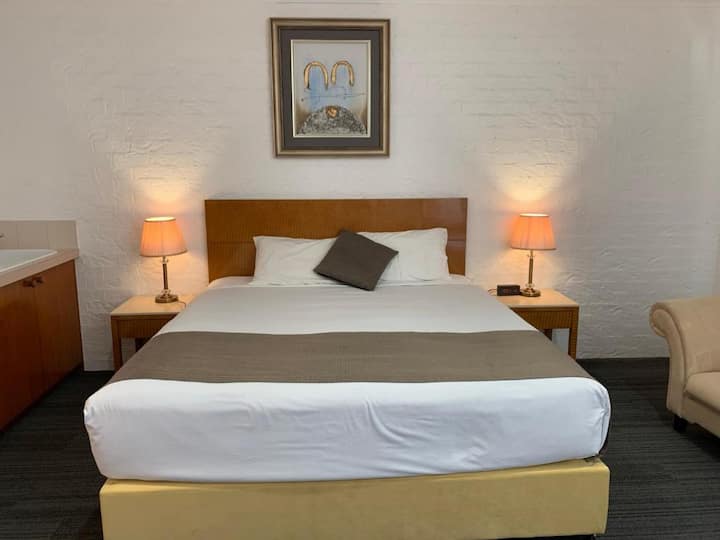 King Room With Spa Bath - Yass