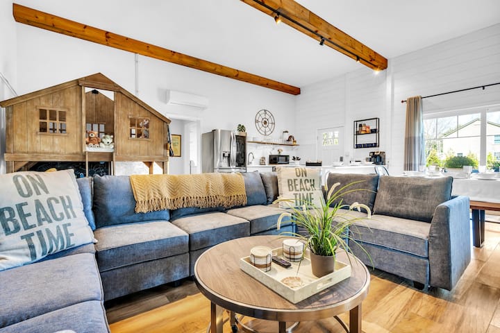 Coastal Retreat W/ Private Arcade & Hot Tub - Ogunquit, ME