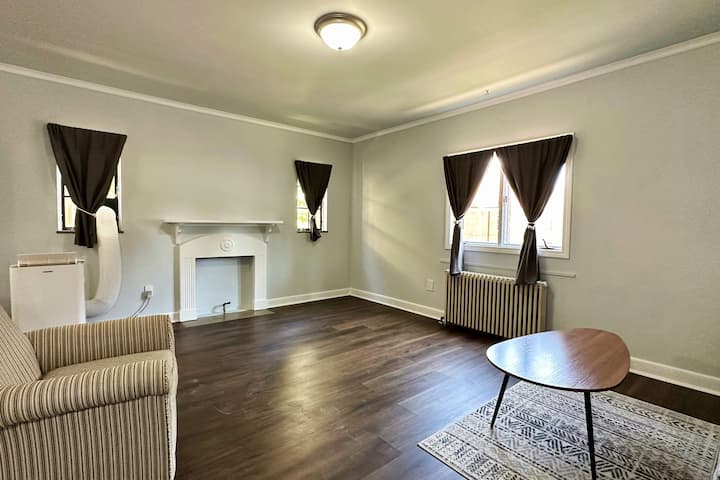 Amazing Downtown Location! Quiet & Spacious! #A - Mount Vernon, OH