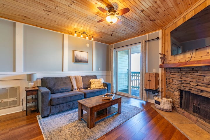 ~*Condo With A View~ Pool, Sauna, And Hot Tub~* - Banner Elk, NC