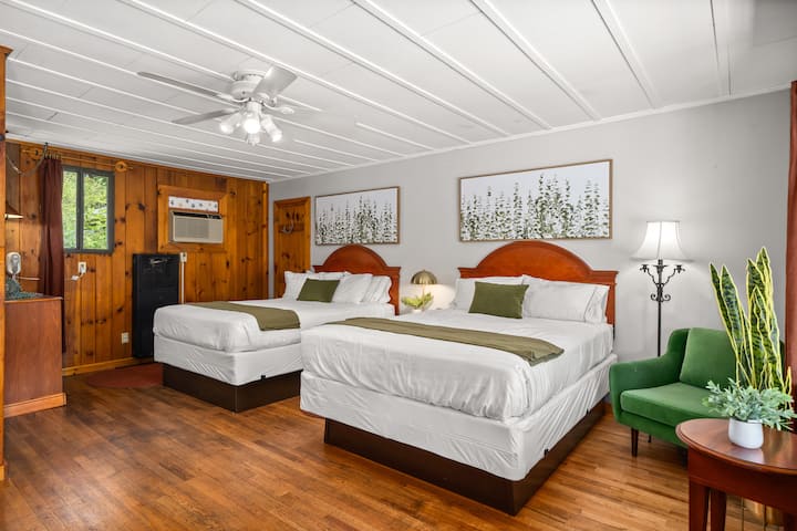 Charming Double Queen Retreat - Hendersonville, NC
