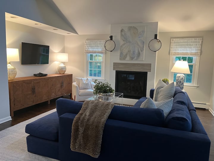 Spacious Country Farmhouse - Norwalk, CT