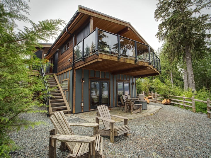 Going Coastal A+b | Oceanfront | Pet Friendly - Port Renfrew