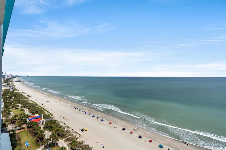 Penthouse Oasis: Studio Oceanfront Retreat - Myrtle Beach, SC
