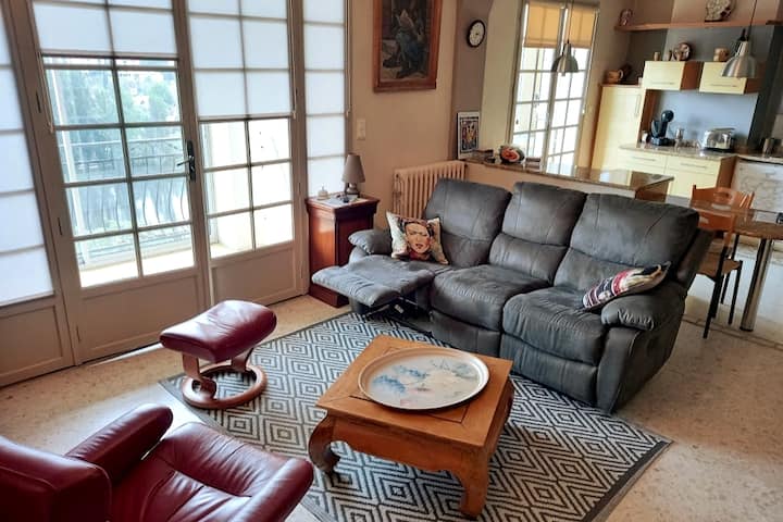 Bel Appartement Avec Grand Balcon - カオール