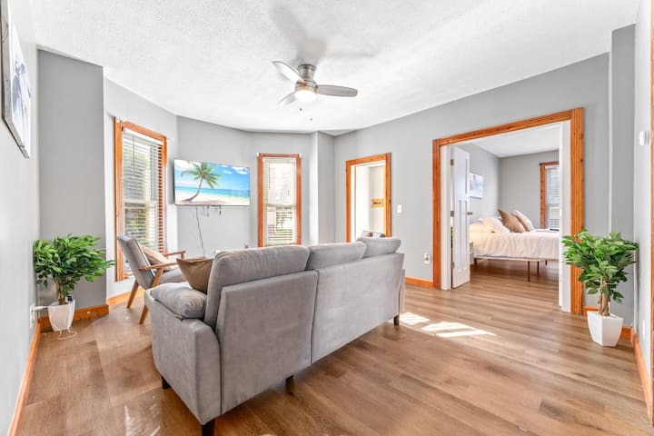 Tremont | King Bed | Mins From Dt | Free Parking! - Cleveland, OH