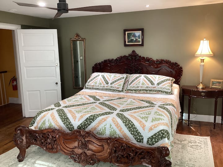 Fox Creek Farm Inn B&b - Longwood Room - Kennett Square, PA