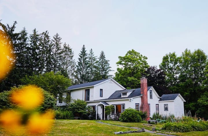 The City Farmers Upstate. Farm House With Hot Tub - Lake Taghkanic State Park, Ancram