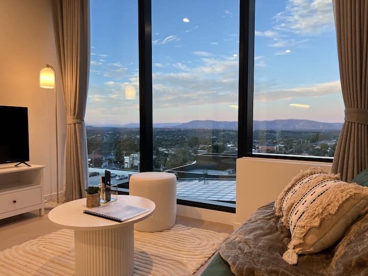 Skygarden Lux Apt View/pool/parking - Notting Hill