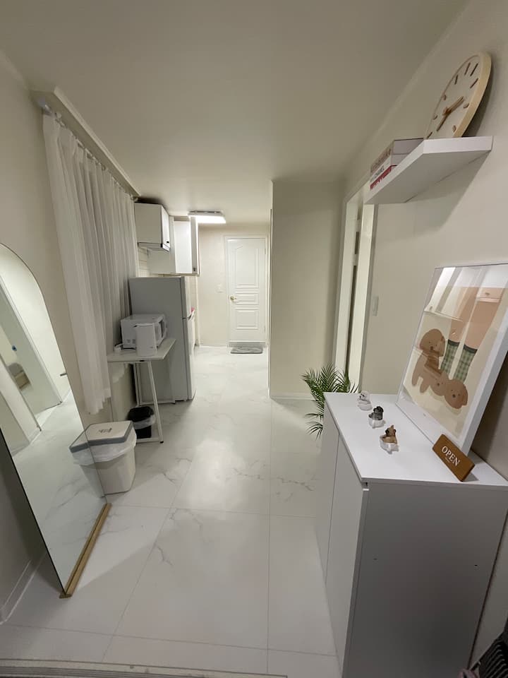 이태원역 도보 5분, 조용한 쉼과 정돈된 공간 《Bori House》 - Seoul