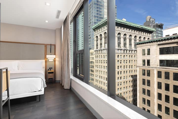 The Vibe On 5th Xii • Vibe 8761 - New York City