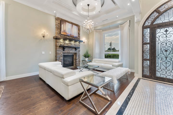 Yvr/luxe/theatre/new Westminster - Burnaby