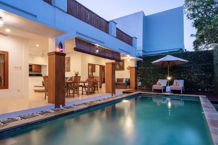 Villa Genta - Petitenget 2br Villa, Walk To Beach! - Bali
