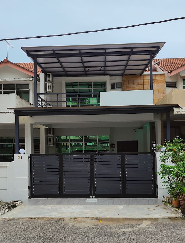W E (Home Stay) At Butterworth - ペナン