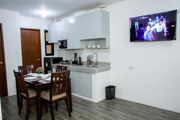 Gibbz Apartelle (Unit 204) - Imus