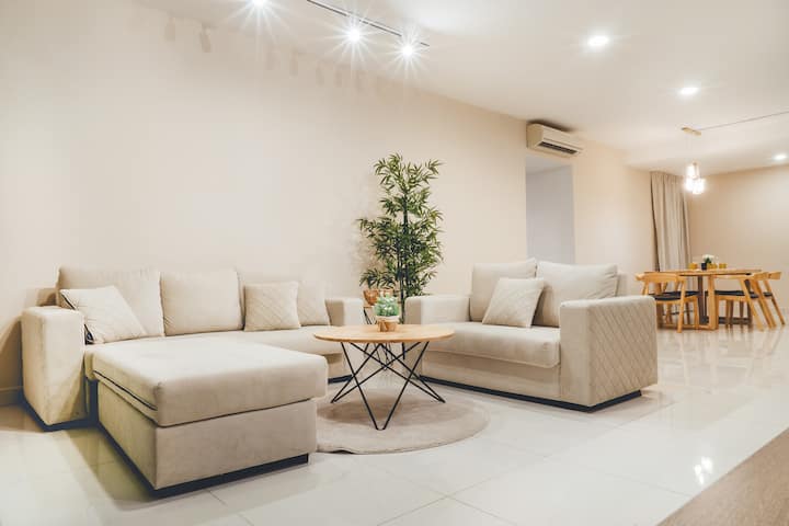 【Bathtub】teega Residence Muji 4br 12 Pax High Flr - Jurong East