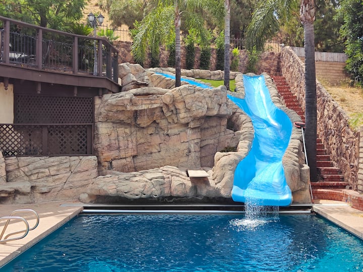 *Private Water Park* Hidden Cave! Outdoor Ktchn! - Simi Valley, CA