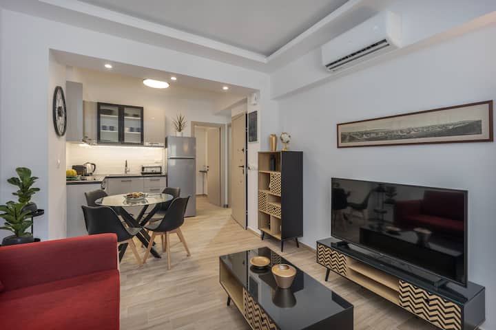 Pap's Lab:modern & Bright Apartment In City Center - Heraklion