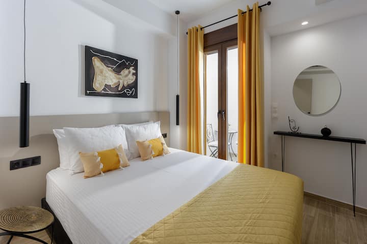 Pap's Lab:modern & Bright Apartment In City Center - Heraklion