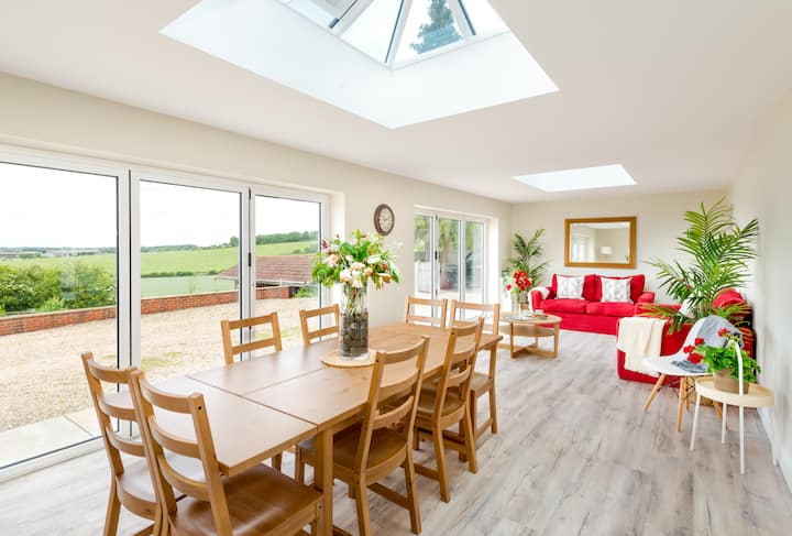Croft House Sleeps 8 ꕤ Country Views Nr Salisbury - Amesbury