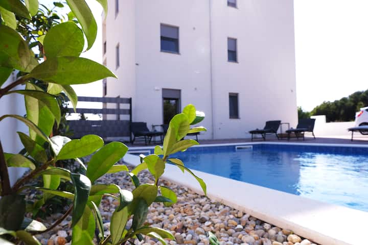 Seaside Serenity "Rosé" With Pool, 150m From Sea - Bibinje