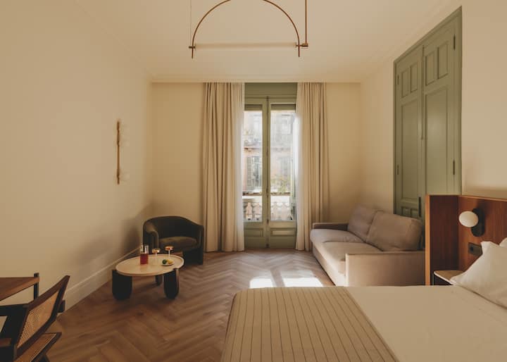 Habitación Cuádruple Con Balcón Privado "Güell" - Barcelona