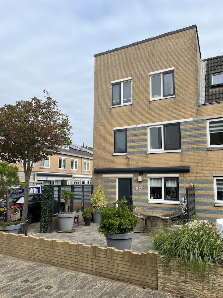 Hoekwoning Met 2 Tuinen In Zandvoort - Zandvoort