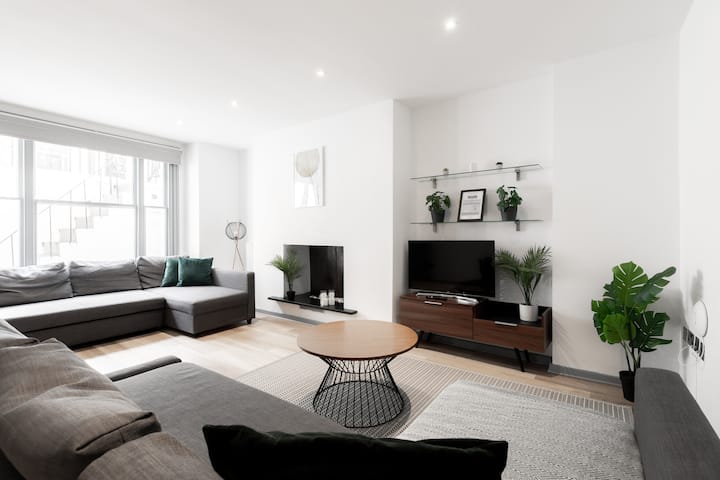 Kensingtons Spacious Flat - Chelsea