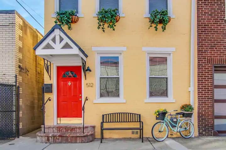 South Side Bicycle Home Sleeps 6 - Pittsburgh, PA