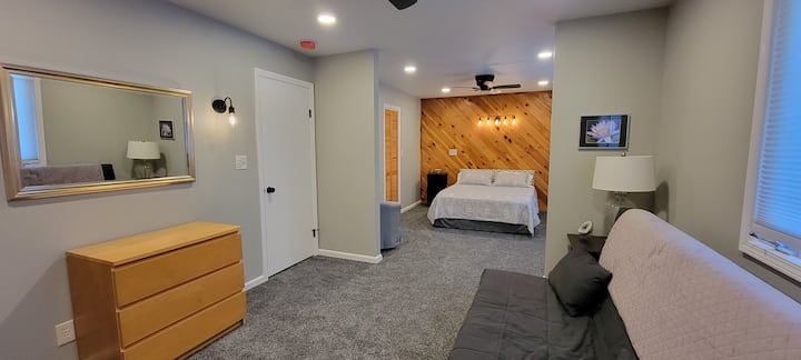 Saratoga Country Contemporary - Saratoga Springs, NY