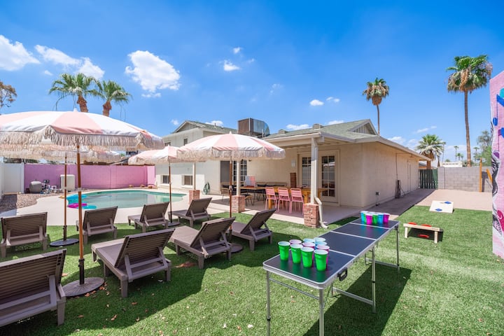 Pink Guitar Only 5 Min From Old Town - 11 Beds - Mesa, AZ