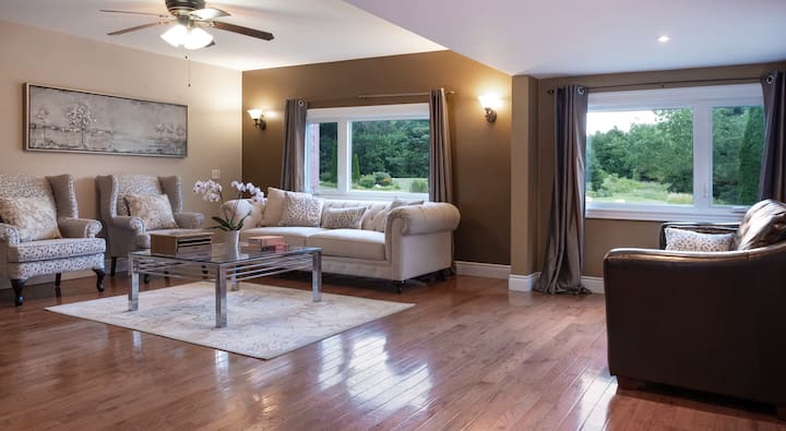 Beautiful Cottage Getaway/game Room/private Trail - Port Hope
