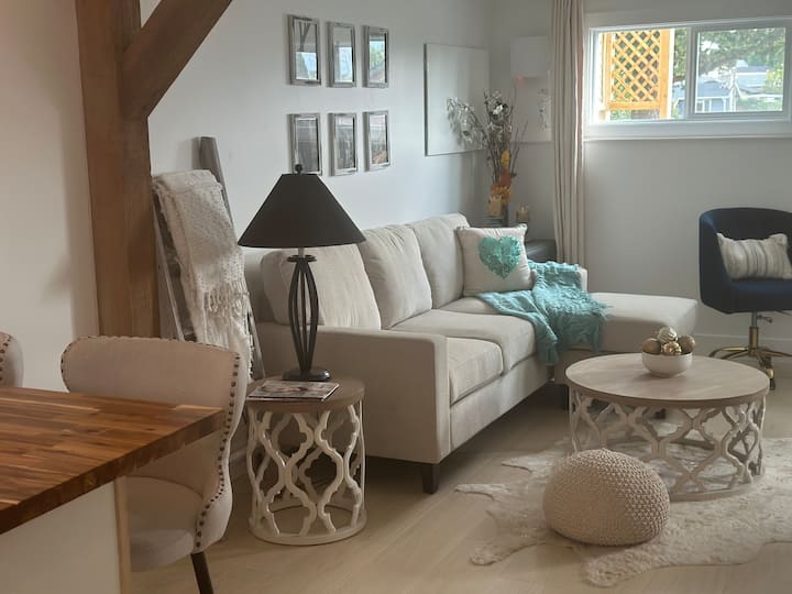 Brand New Cozy Farmhouse Studio Suite - 甘露