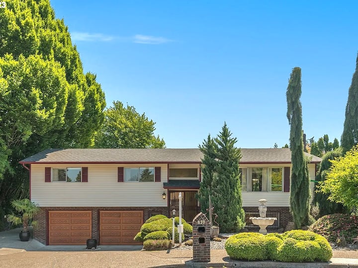 Charming 4 Bedroom 3 Full Bath - Gresham, OR