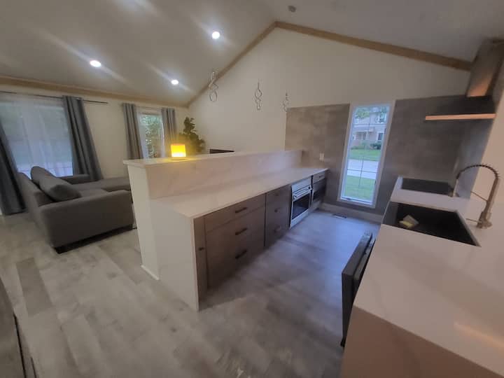 An Entire House Near Downtown Naperville - Naperville, IL