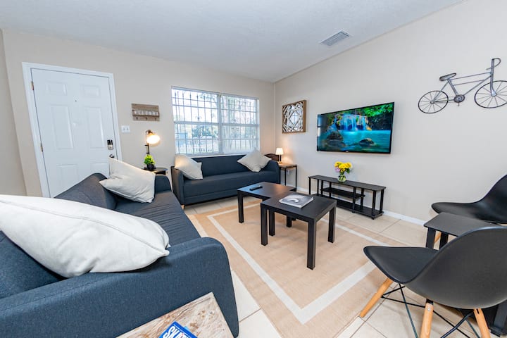 Sleeps 10  King Suite  5 Min To Ybor/hard Rock - Tampa