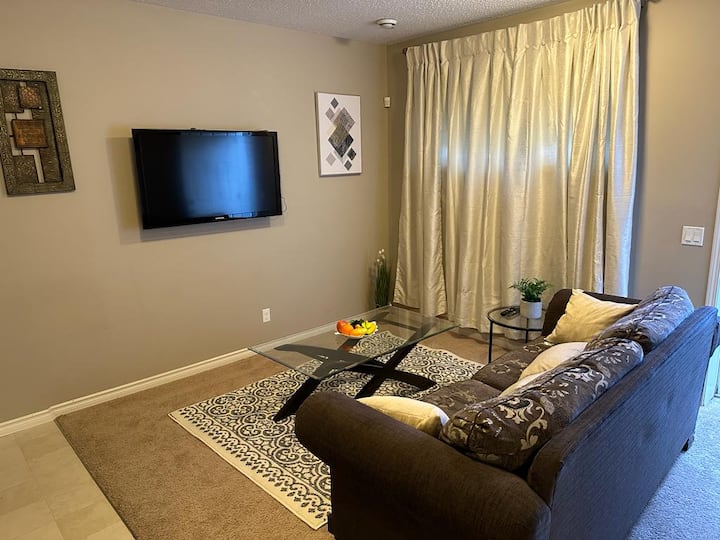 Family Suite In Airdrie Ab - Airdrie