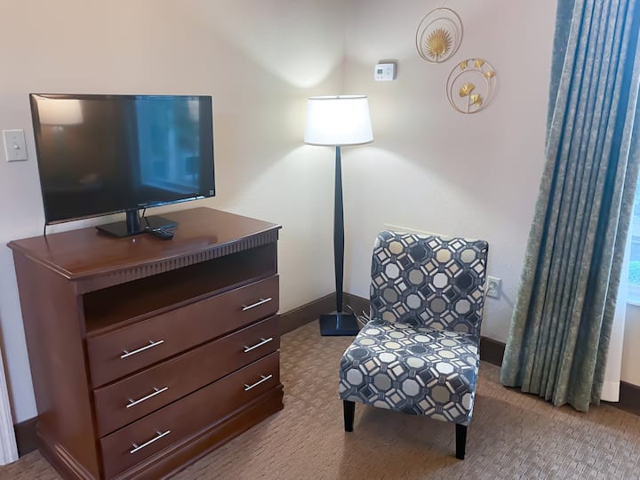Near Disney Springs, 6 Guests, Free Shuttle, H4-2 - Star Wars: Galaxy's Edge, Lake Buena Vista