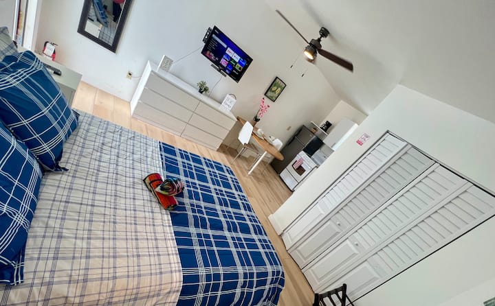 Double Apartment On The Beach. - Hollywood, FL