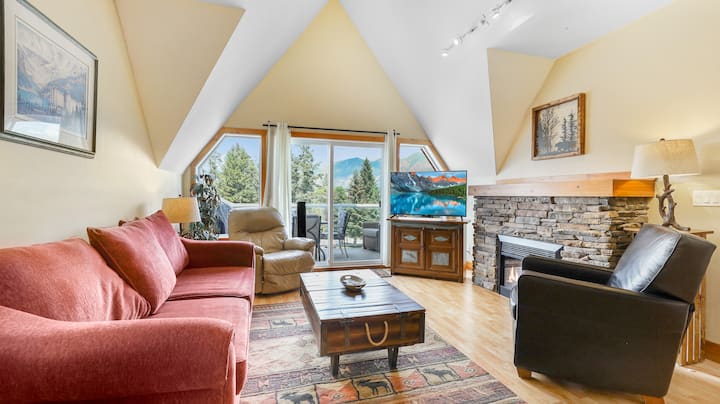 Top Floor I Heron Point I Hot Tub | Pool | Ac - Invermere